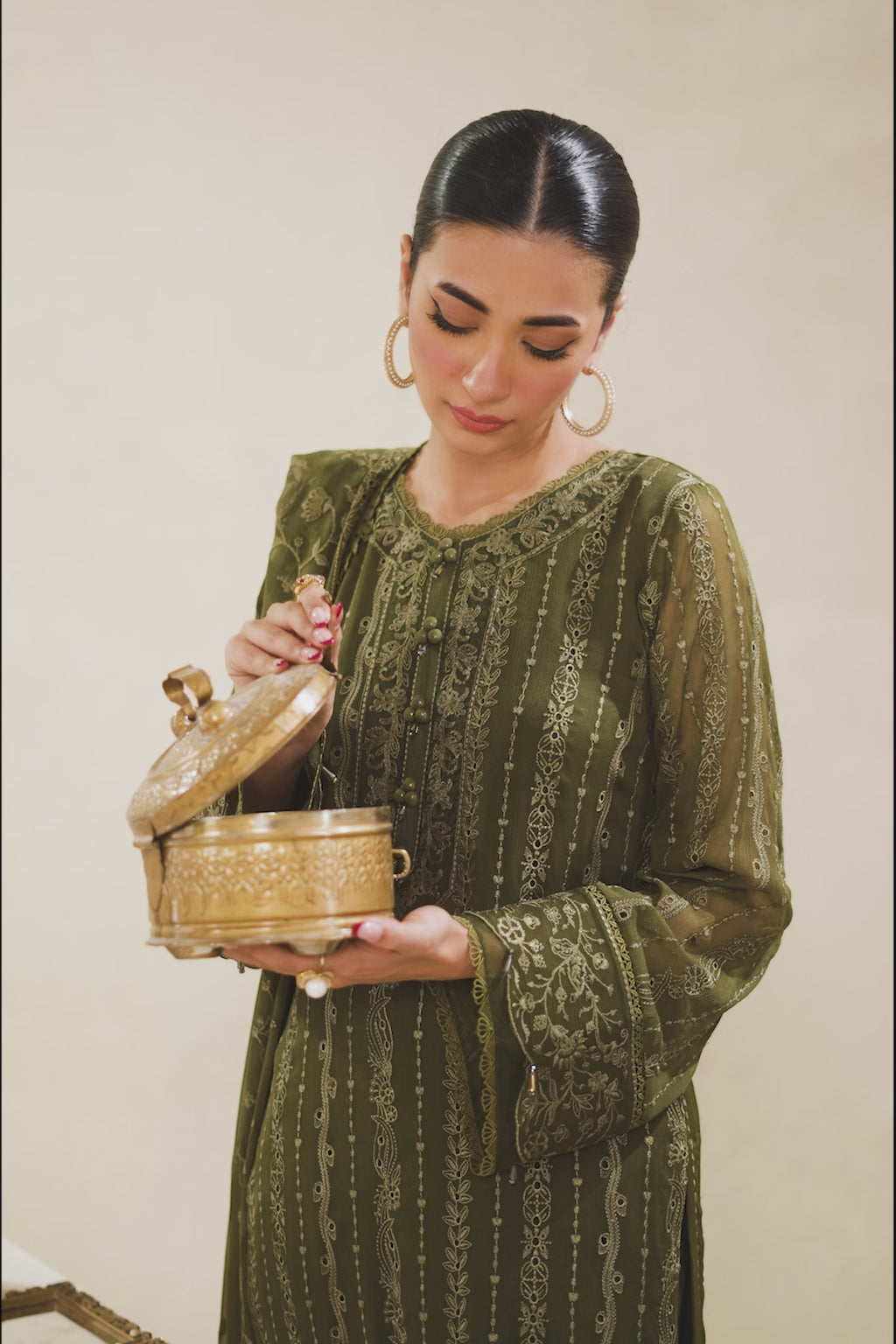 Buy Unstitched Embroidered Suits Online | Farasha – Farasha Online